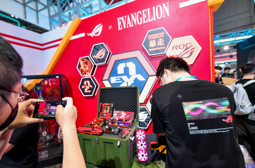 ROG x EVA联名新品亮相，神装降临，竞化纪元_ASUS华硕官网商城